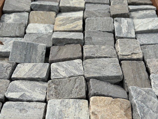 Brecon Grey Tumbled Cobble Setts Heavy Duty - Cobbles & Setts - Wells ...
